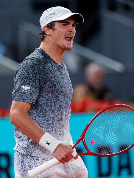 Transmissão ao vivo de João Fonseca x Luka Pavlovic por Roland Garros ...