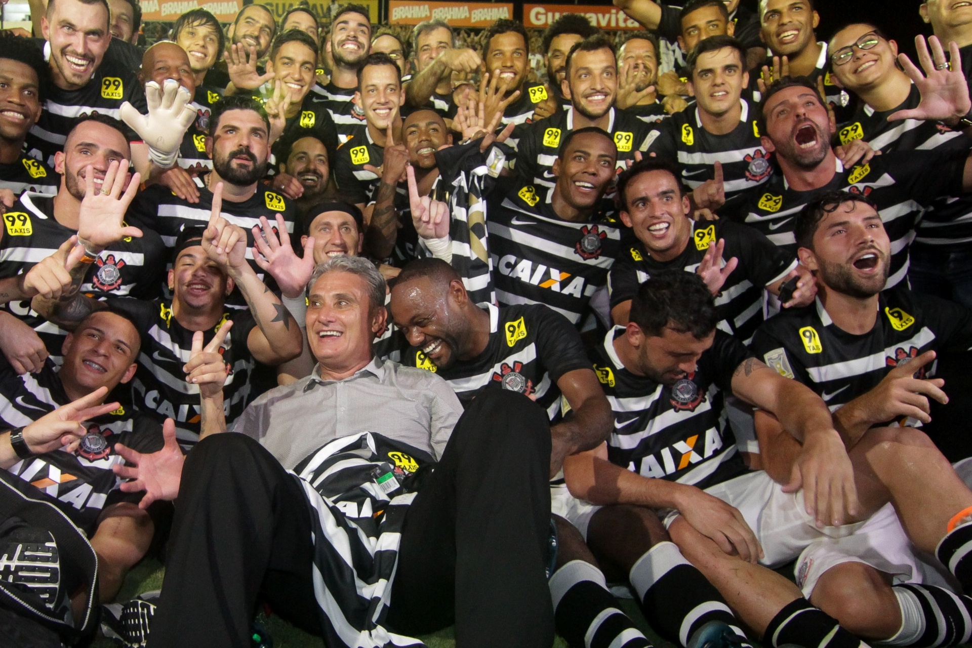 Fotos: Relembre os seis títulos brasileiros do Corinthians em imagens ...