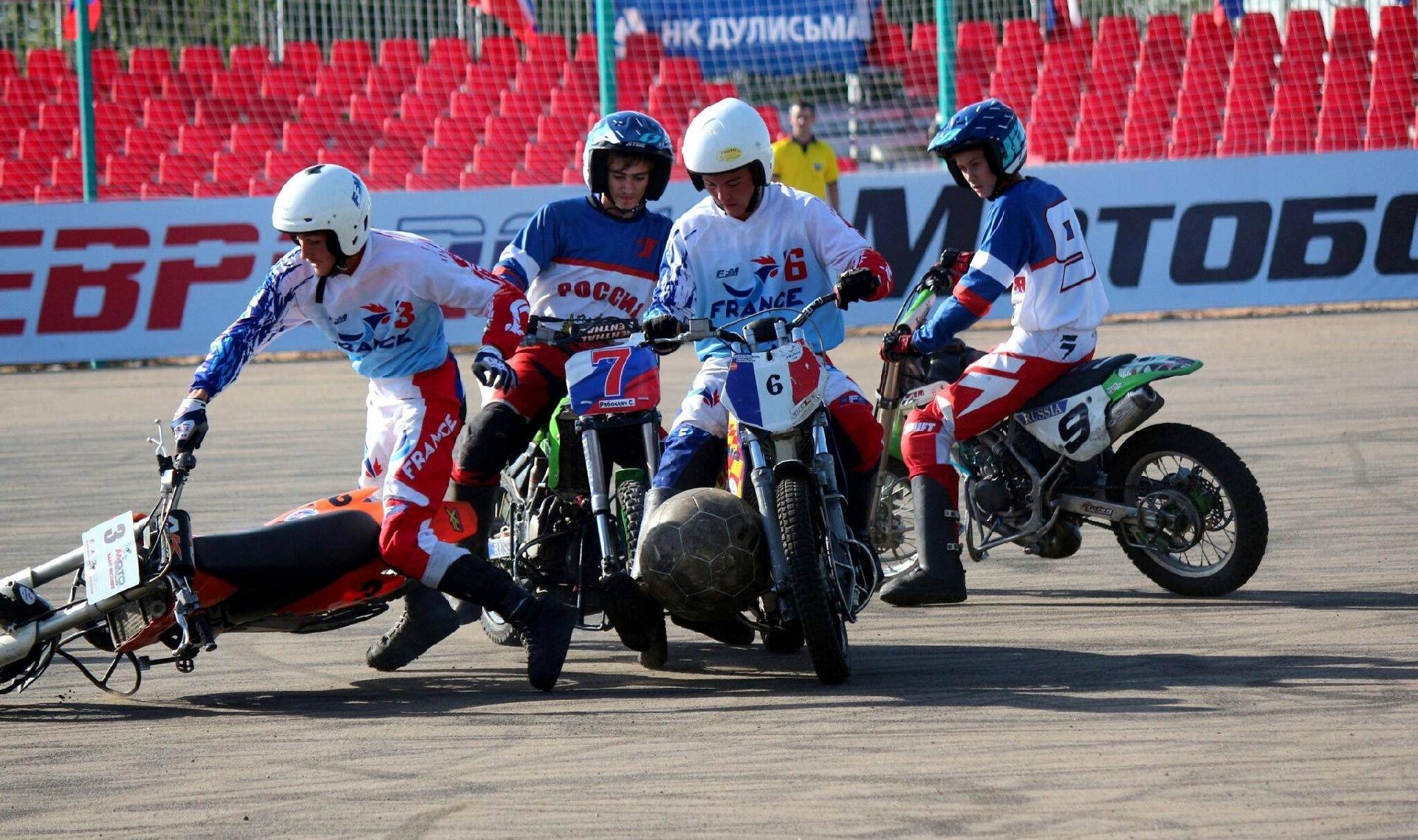 Conheça o Motoball, a versão do futebol sobre motocicletas