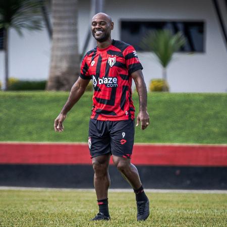 Vagner Love é anunciado pelo Atlético-GO e vai disputar a Série A