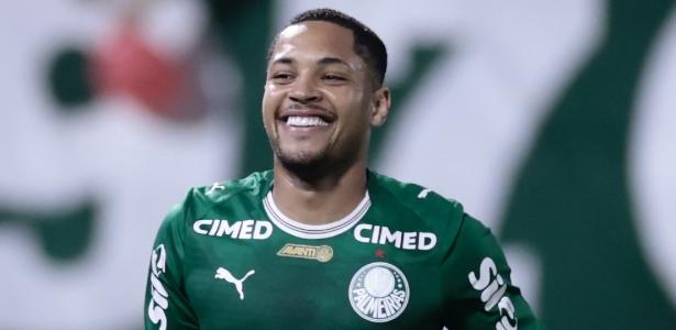 Palmeiras x Flu: Vitor Roque se jogou? Colunistas debatem pênalti