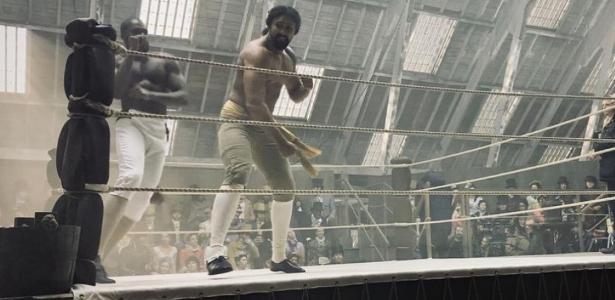 Bridgerton: Atleta que treinou atores e atuou venceu brasileiro no MMA