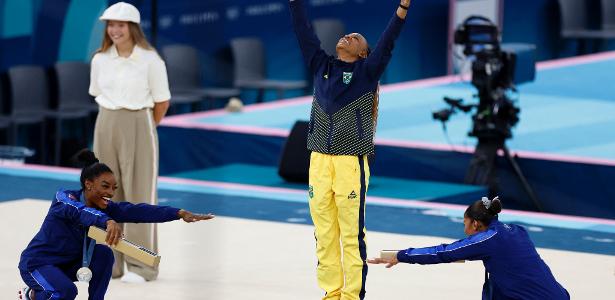 Olimpíadas: Rebeca é reverenciada por Biles e Chiles após ouro