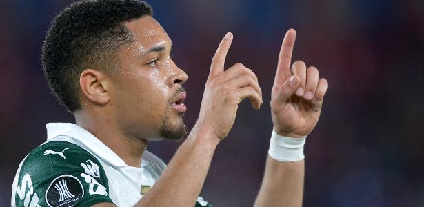 Vitor Roque sobre chance incrível perdida: 'Vida de atacante é assim'