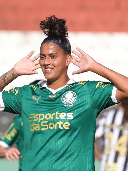 Amanda Gutierres faz 3 e Verdão goleia Peixe por Brasileiro Feminino