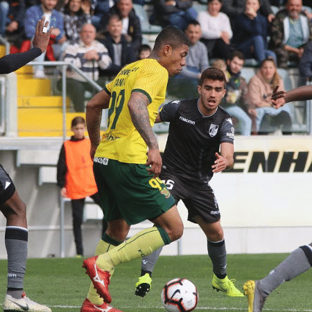 Após Uribe, Santos analisa a contratação do atacante Douglas Tanque ...