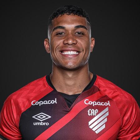 Athletico-PR renova com Julimar; clubes de Portugal miram atacante