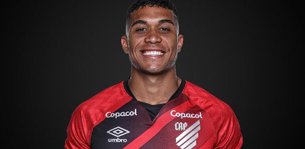 Athletico-PR renova com Julimar; clubes de Portugal miram atacante