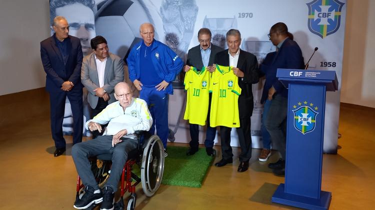 Zagallo ganha estátua em museu da CBF: 'Impressionante'