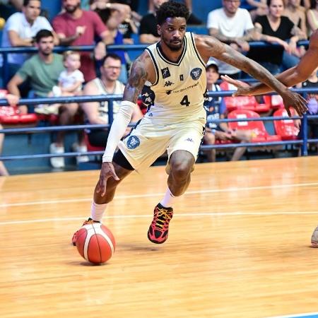 Mais de 400 minutos em quadra; quem são os jogadores quem mais jogam no NBB