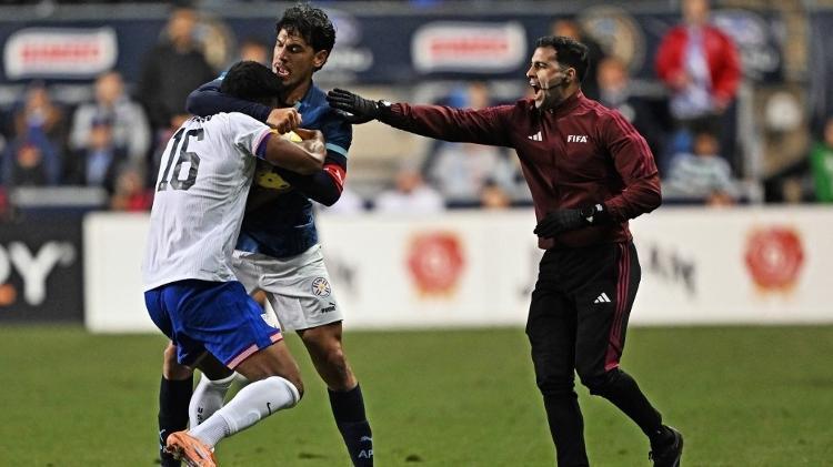Gustavo Gómez se envolve em briga em amistoso entre Paraguai e EUA