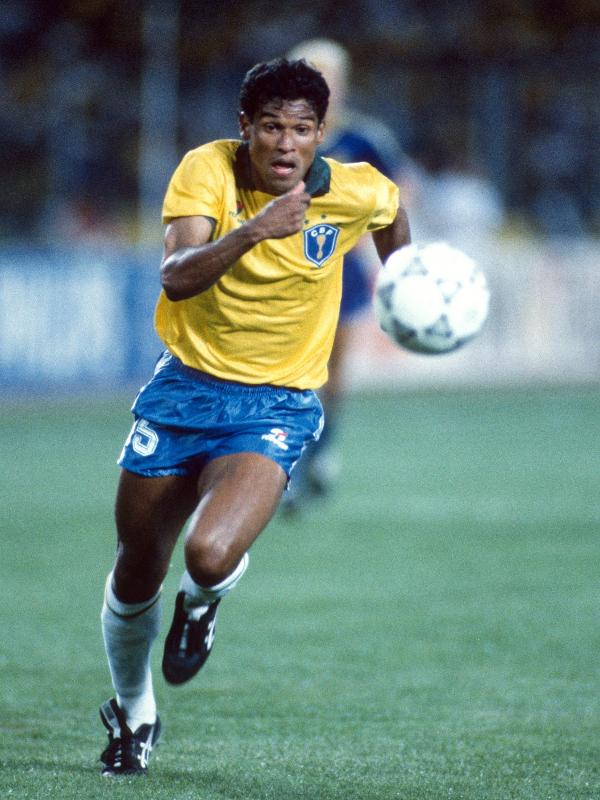 Müller brigou com Telê, passou 15 dias na praia e voltou para Mundial