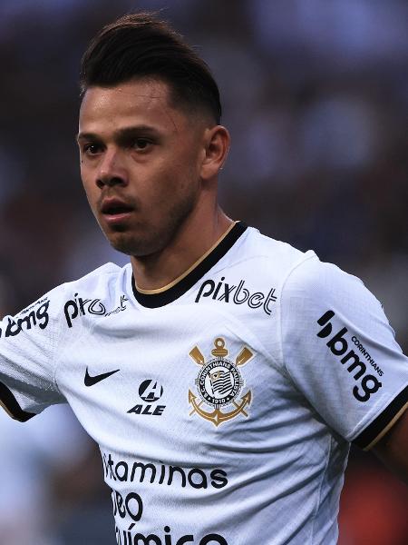 Desencaixado? Romero sofre com posicionamento em volta ao Corinthians