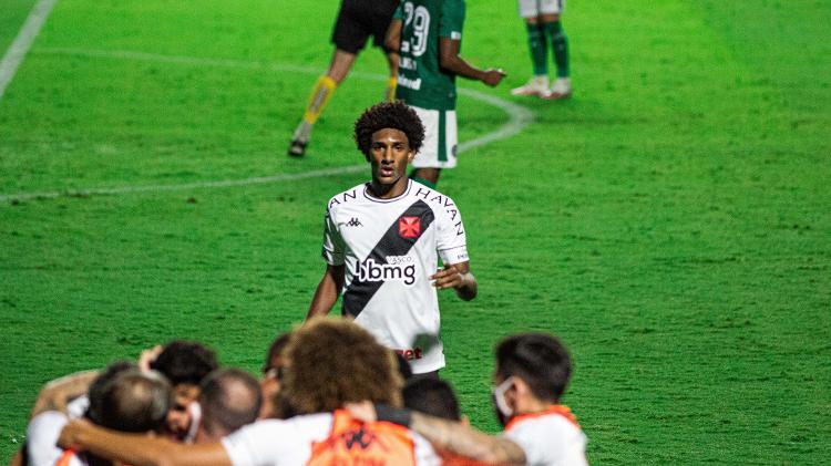 Vasco vence Goiás nos pênaltis e avança na Copa do Brasil