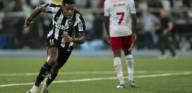 Júnior Santos na inédita e surpreendente versão retorno de Saturno