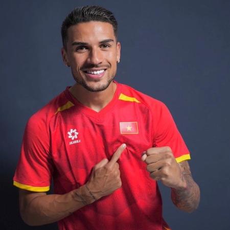 Cria do Barça, brasileiro foi 'adotado' por Deco e vai jogar no Vietnã