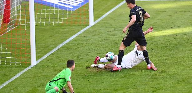 Lewandowski quebra recorde de gols em uma temporada no Alemão