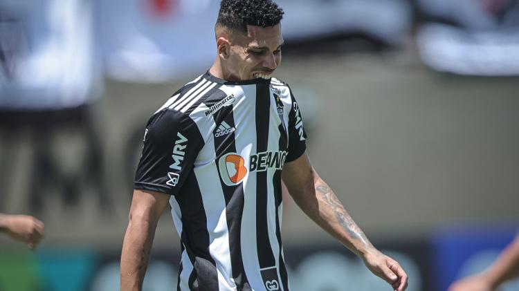 Atlético-MG vence com gols de Hulk e Paulinho
