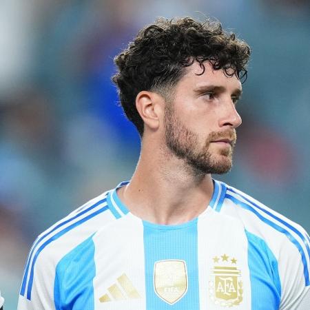 Copa: Senesi supera Giay e é convocado para a zaga da Argentina
