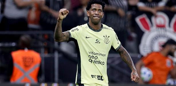 Gil vive seu ano mais decisivo e se mantém nos 11 de Luxa