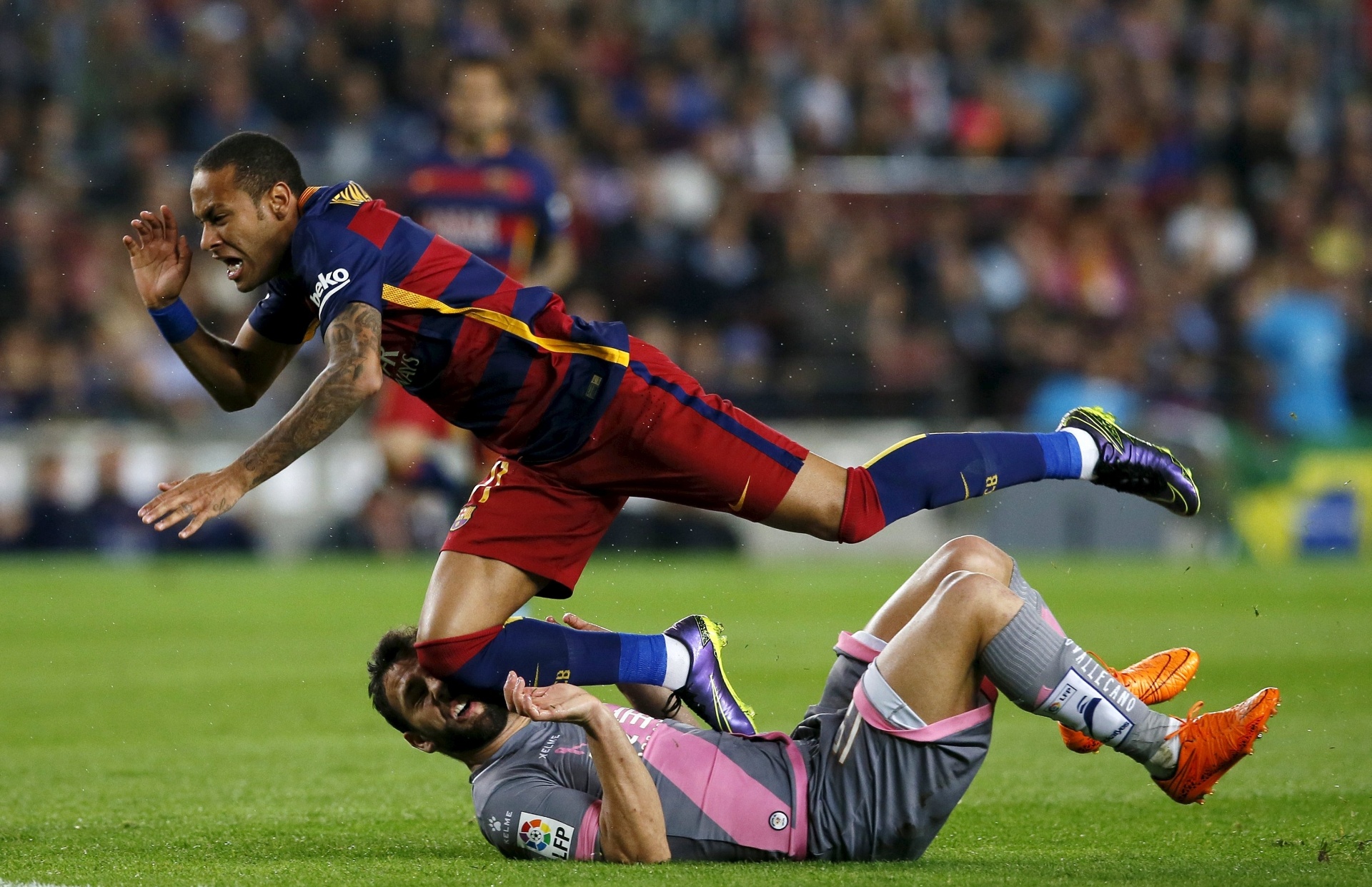 Neymar supera marca de lenda holandesa com a camisa do Barcelona - 17 ...