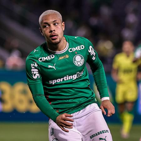 Abel deixa Vitor Roque no banco em estreia do Palmeiras no Brasileirão