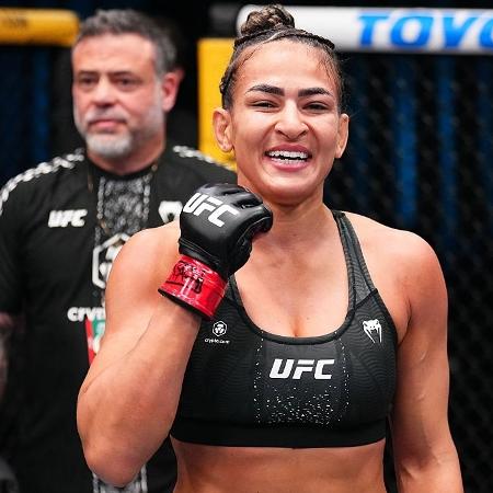 Avassaladora! Bia Mesquita finaliza Montse Rendon no UFC Vegas 114