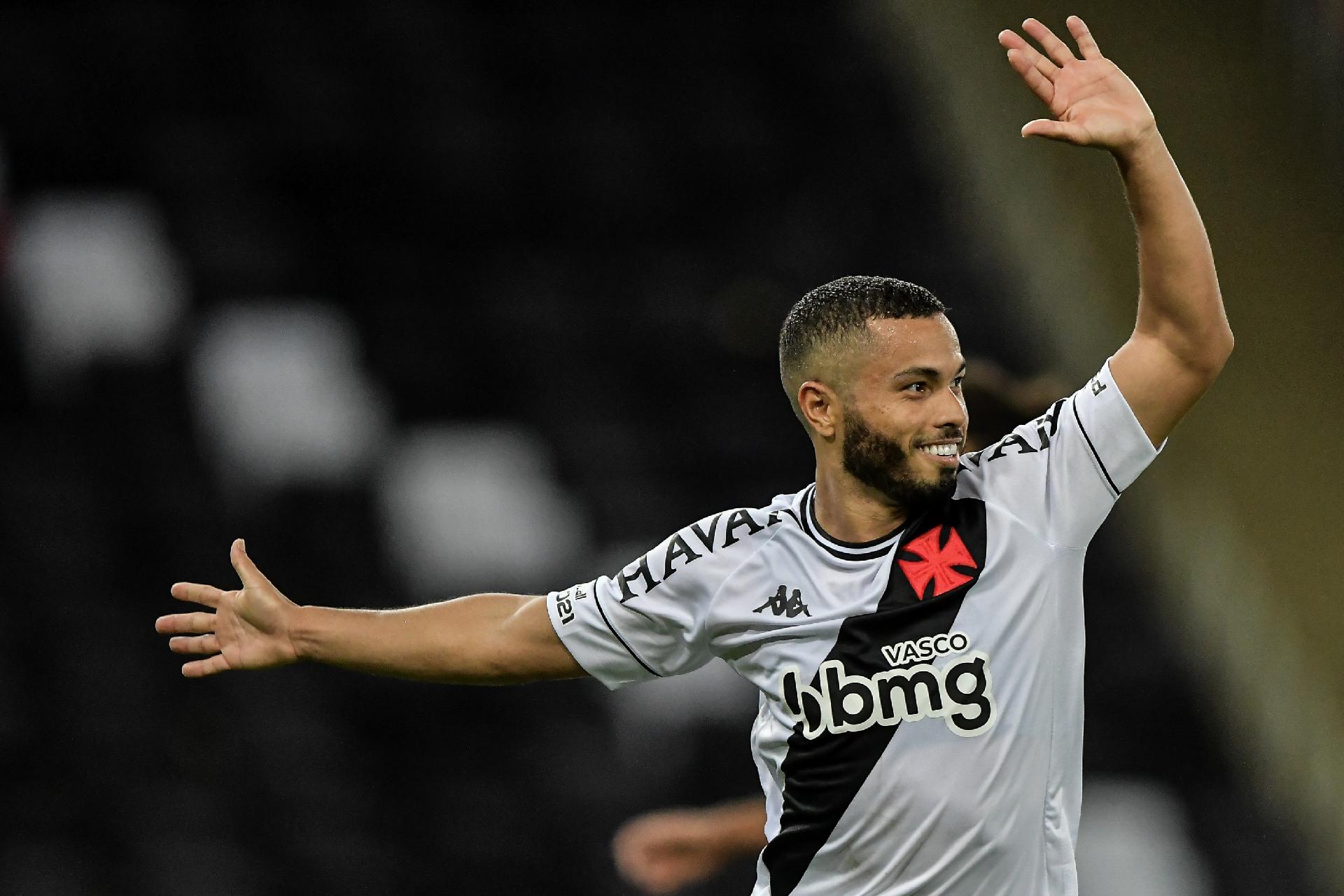 Morato repete 'dancinha' de Edmundo e leva vascaínos ao delírio na web