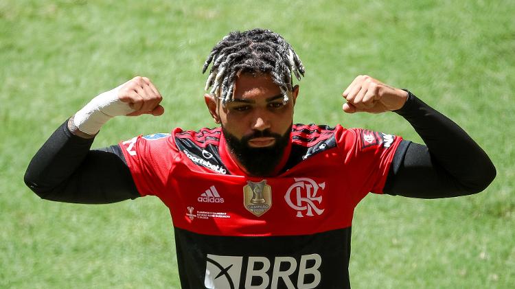 Loiro, roxo, dreads...Os visuais de Gabigol nas decisões pelo Flamengo