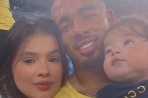 Copa: Gabriel Jesus comemora vitória da seleção com namorada e filha