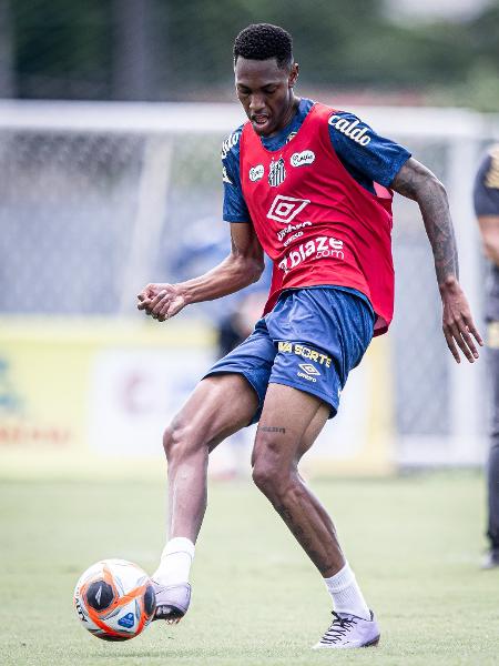 Luisão não vai bem, e Santos pode reabrir disputa na lateral direita