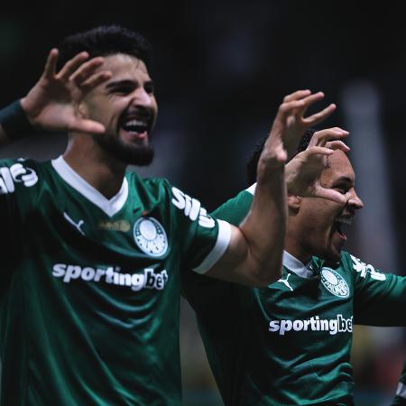 Flaco López e Vitor Roque se completam e vivem momento sublime em campo