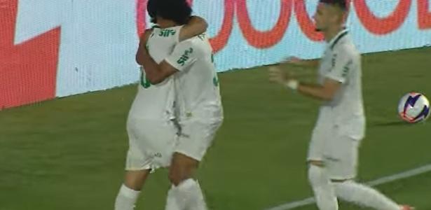 Com um a mais e pernas presas, Palmeiras derrota Lusa no Canindé