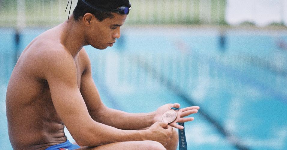 Bronze em Sydney 2000, Edvaldo Valério dá aulas da borda da piscina
