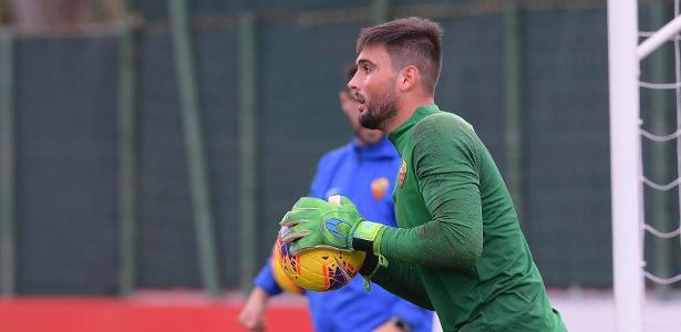 Daniel Fuzato é eleito melhor em campo após vitória da Roma contra a ...