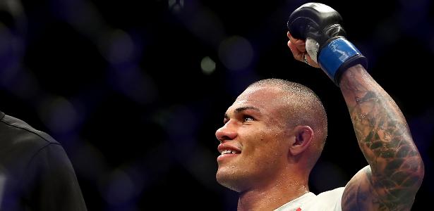 UFC: Brasileiro Sheymon Moraes anuncia saída da organização