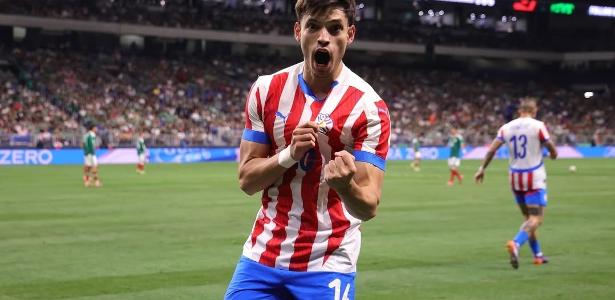 Bobadilla sai do banco, marca, e Paraguai vence México em amistoso