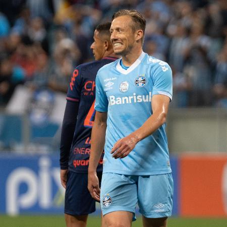 Grêmio: Lucas dá sinais de evolução e revê esperança após início lento