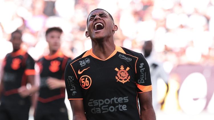 Corinthians acorda no 2º tempo e bate a Ponte em estreia no Paulistão