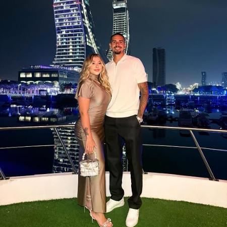 Esposa de Lucas Veríssimo relata drama para família sair do Qatar