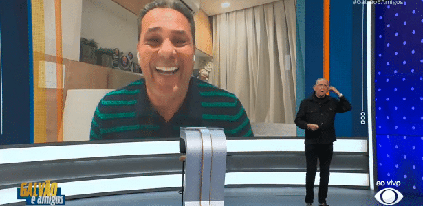 Home office? Galvão Bueno "entrega" Luxemburgo ao vivo