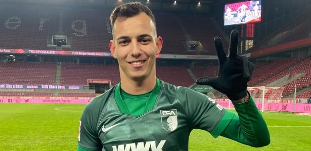 Ex-Inter, Iago é o mais rápido do Augsburg e torce à distância