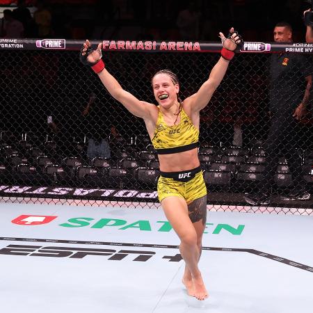 Júlia Polastri dá show e vence Karolina Kowalkiewicz no UFC Rio