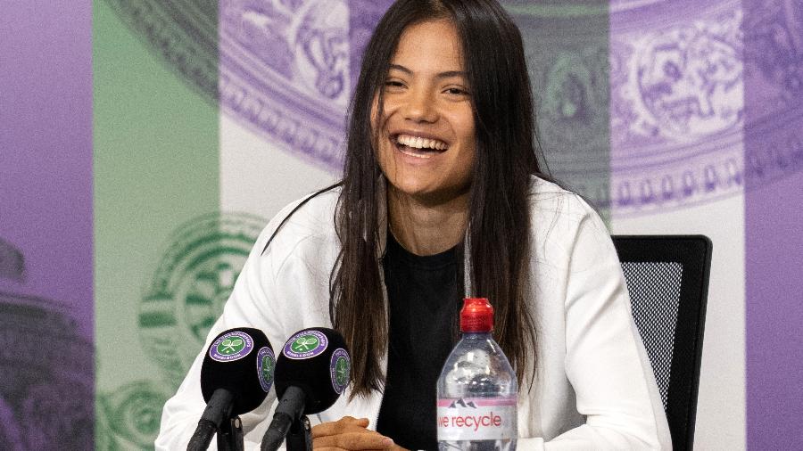 Quem é Emma Raducanu, a britânica de 18 anos que encantou Wimbledon ...