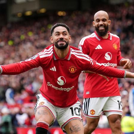 Com gol de Matheus Cunha e homenagens a Casemiro, United vence pelo Inglês