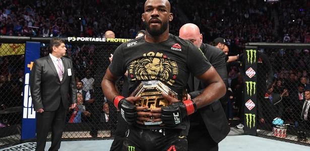 Jon Jones abdica de cinturão do UFC e pede por compensação financeira ...
