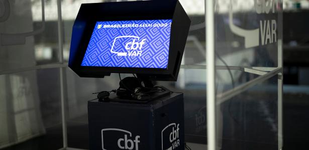 Pesquisão: Maioria dos jogadores diz que mudou estilo por causa do VAR