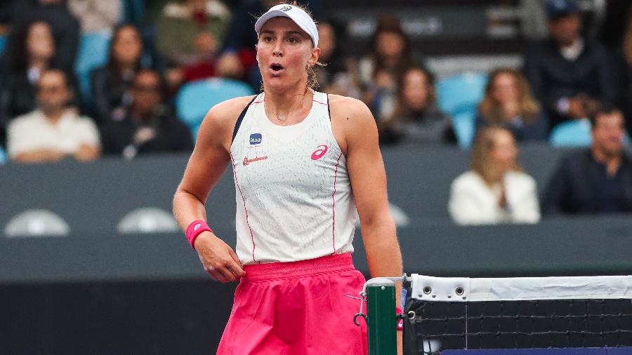 Bia Haddad deixa set escapar e tomba nas quartas do SP Open