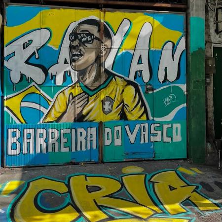 Rayan é pintado em ruas da Barreira do Vasco antes da Copa