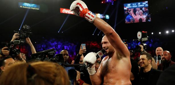 Boxeador britânico homenageia Apollo Creed, vence e canta Aerosmith ...